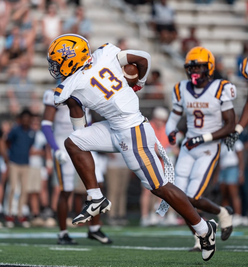 Mary Montgomery bolts past Jackson in a spring game that drew college ...